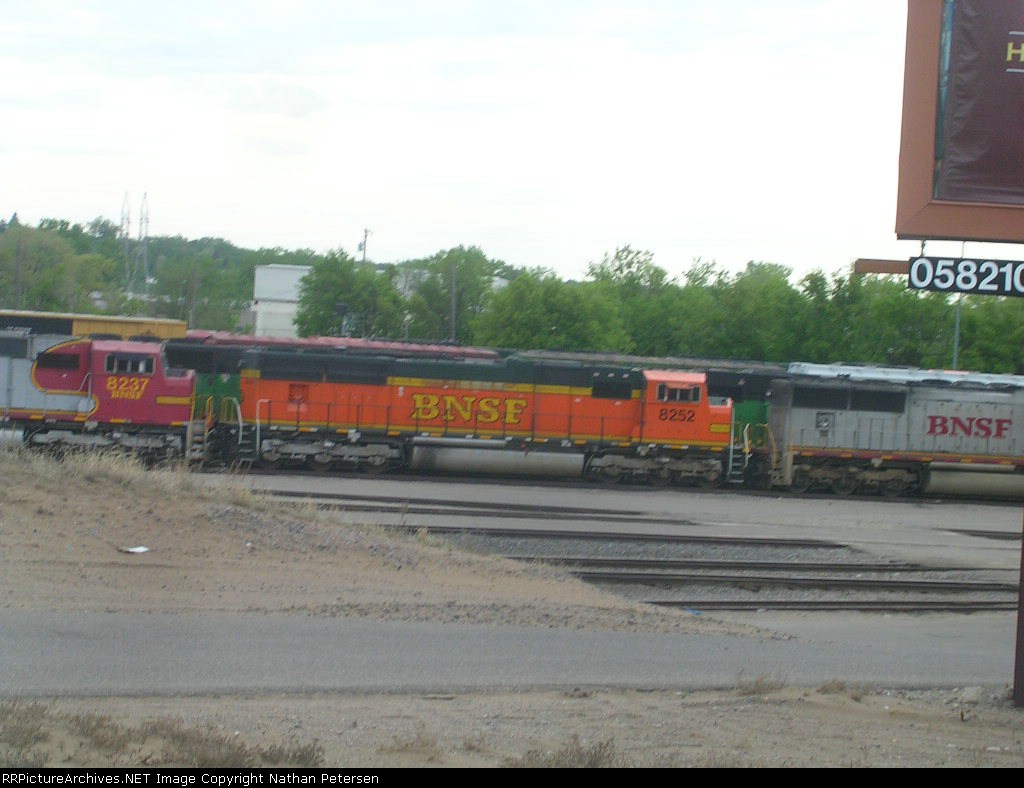 BNSF 8252